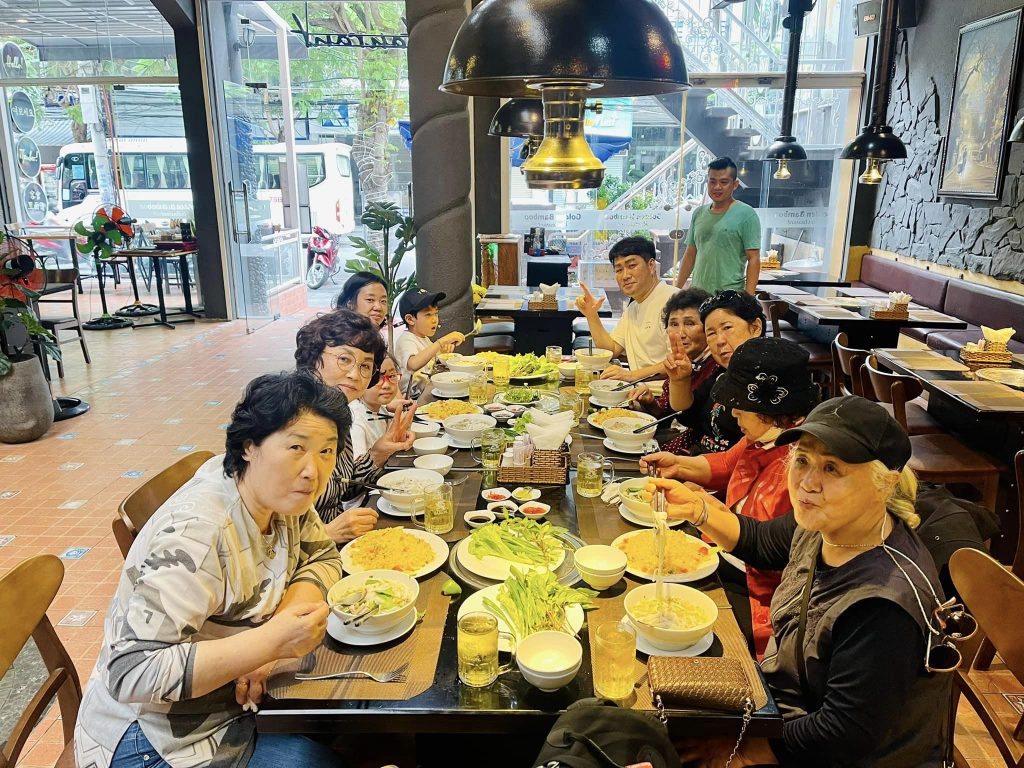 Golden Bamboo Restaurant chuyên ẩm thực Á - Âu