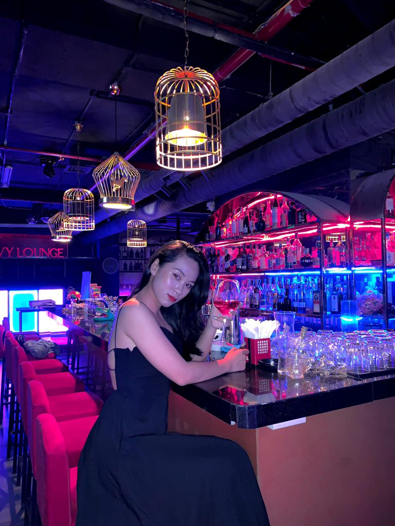 Ivy Lounge mô hình quán bar kết hợp ẩm thực Á-Âu hiện đại