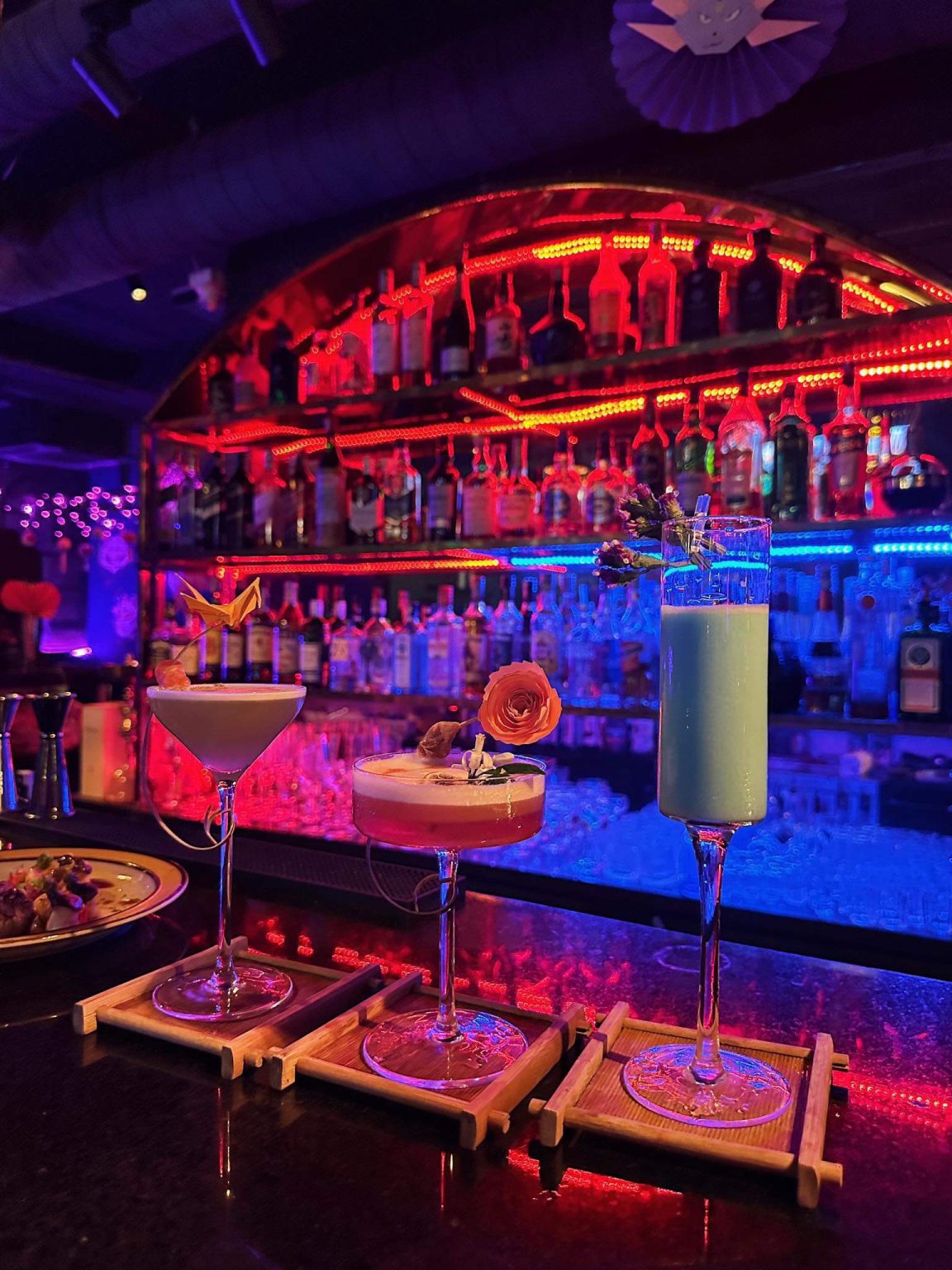 Ivy Lounge mô hình quán bar kết hợp ẩm thực Á-Âu hiện đại