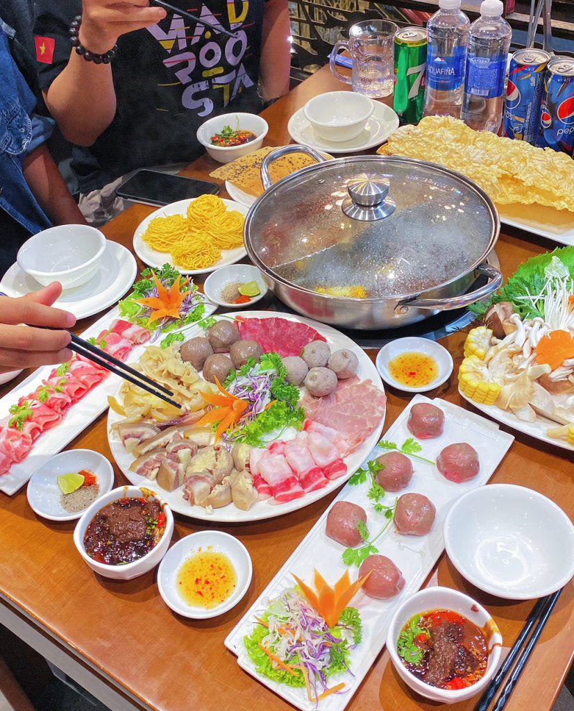 Lạc vào Nhà Hàng Ẩm Thực 9999 chuyên hải sản tươi ngon, giá rẻ