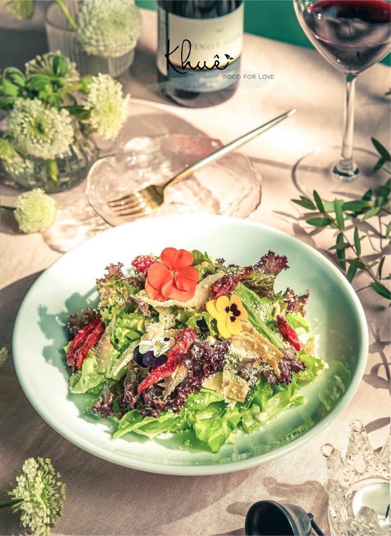 Không gian ẩm thực ấm cúng tại Khuê Restaurant - Topgo