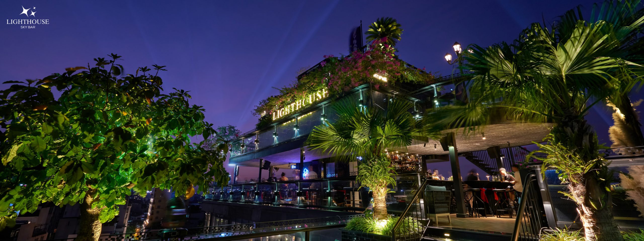Lighthouse Sky Bar - Kinh đô ánh sáng giữa lòng Hà Nội