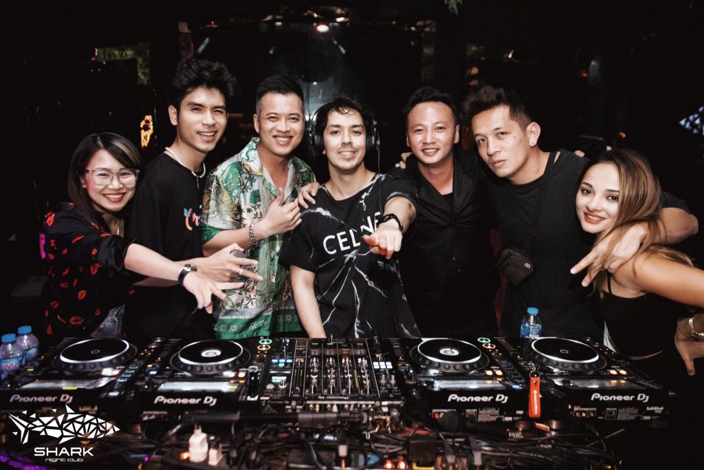 SHARK CLUB - Hà Nội