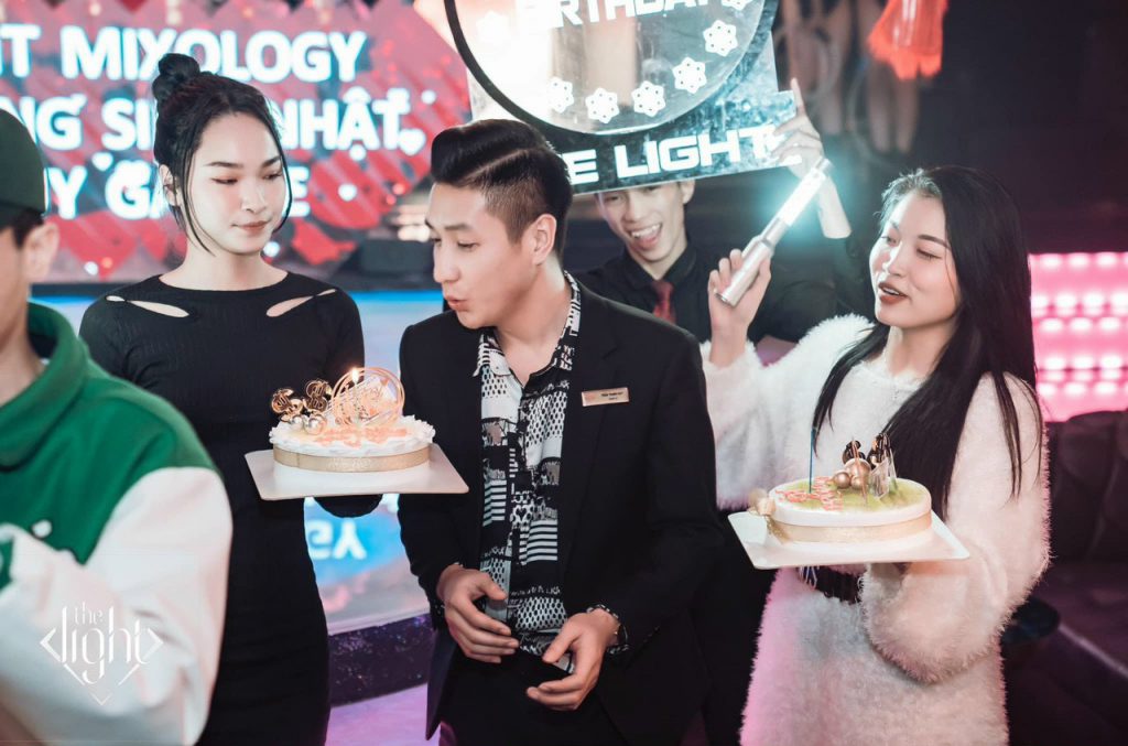 Light Club nơi dừng chân cho những tín đồ yêu âm nhạc